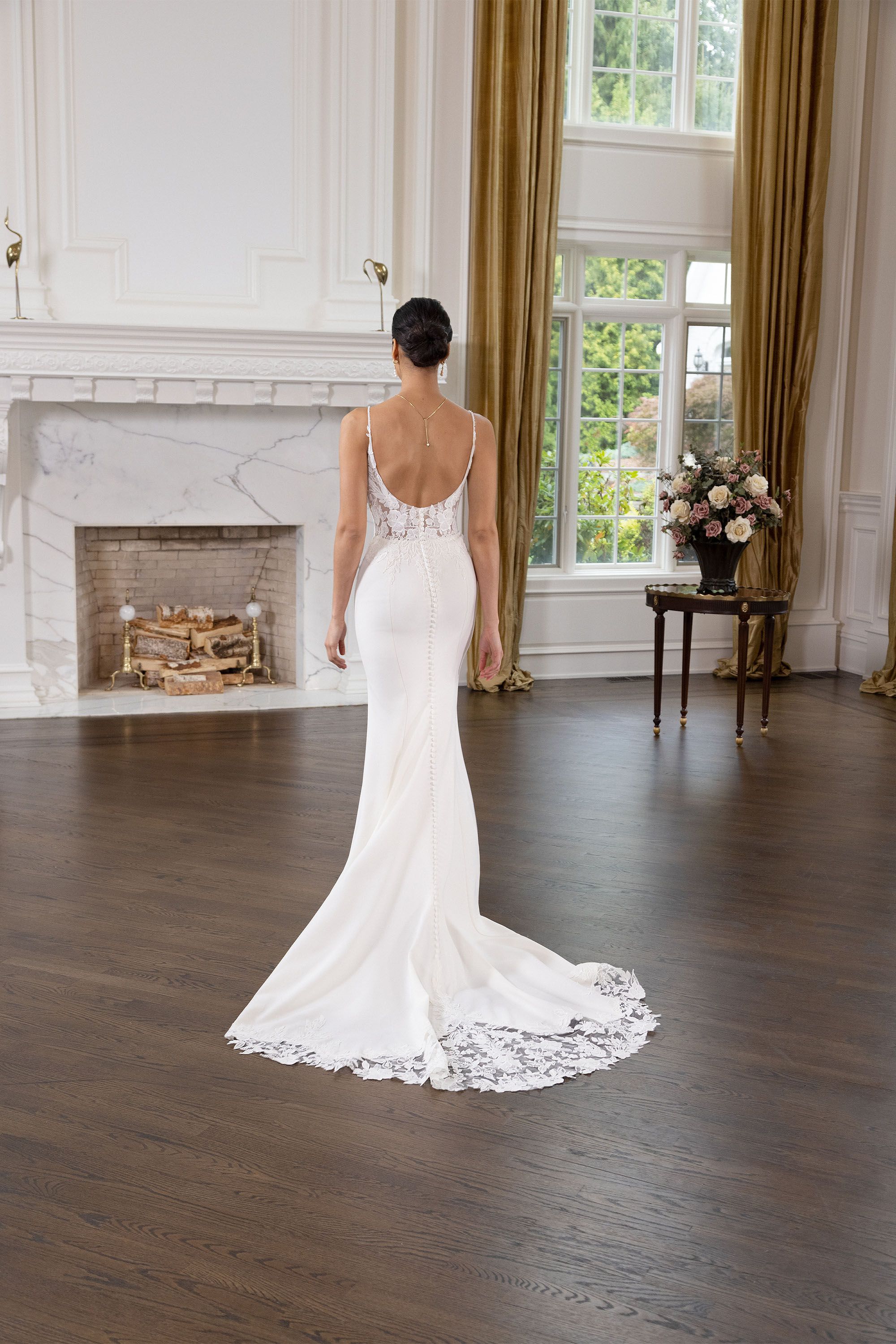 Everley: Lace and Crepe Fit and Flare Wedding Dress with Slit | Justin ...