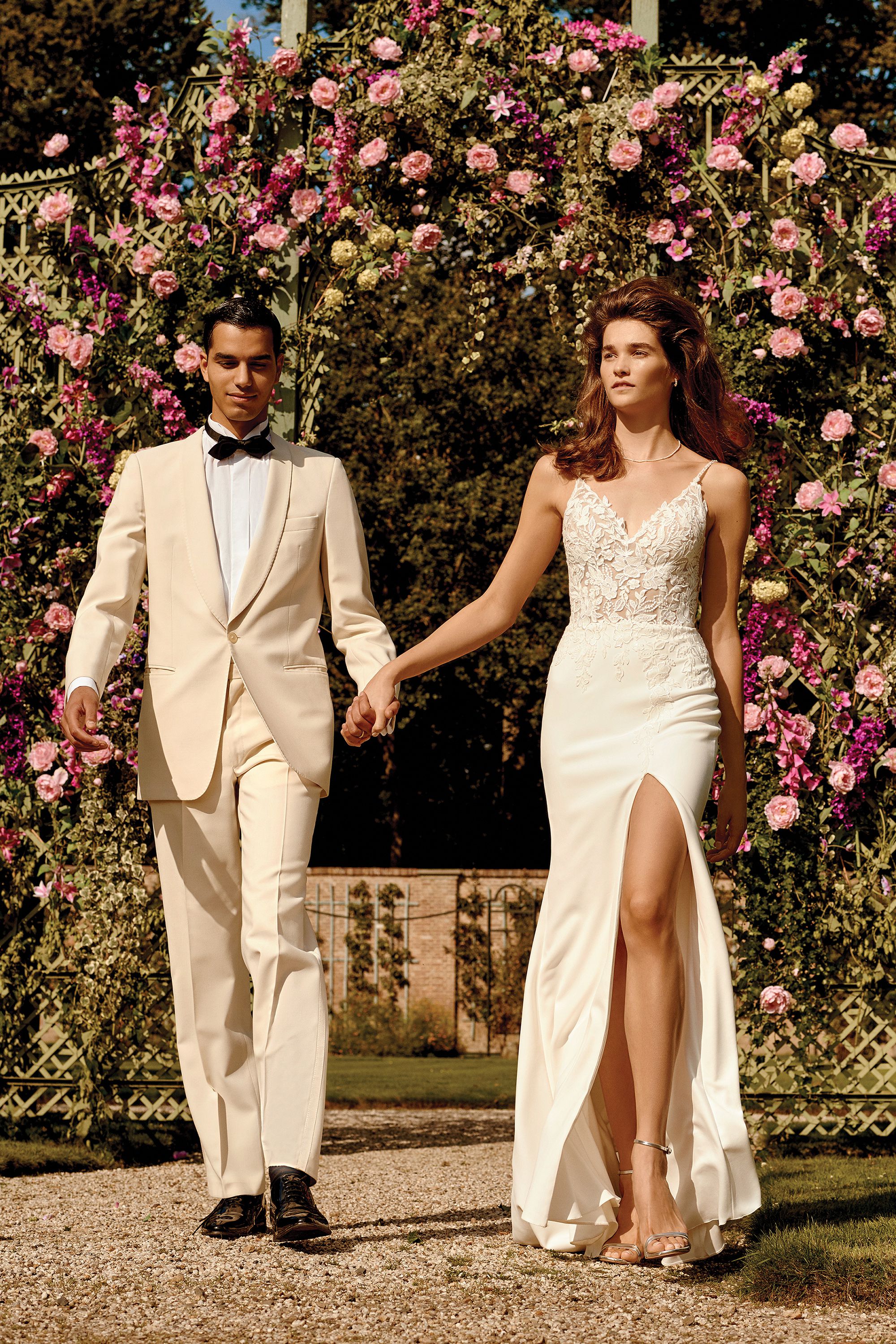 Everley: Lace and Crepe Fit and Flare Wedding Dress with Slit | Justin ...