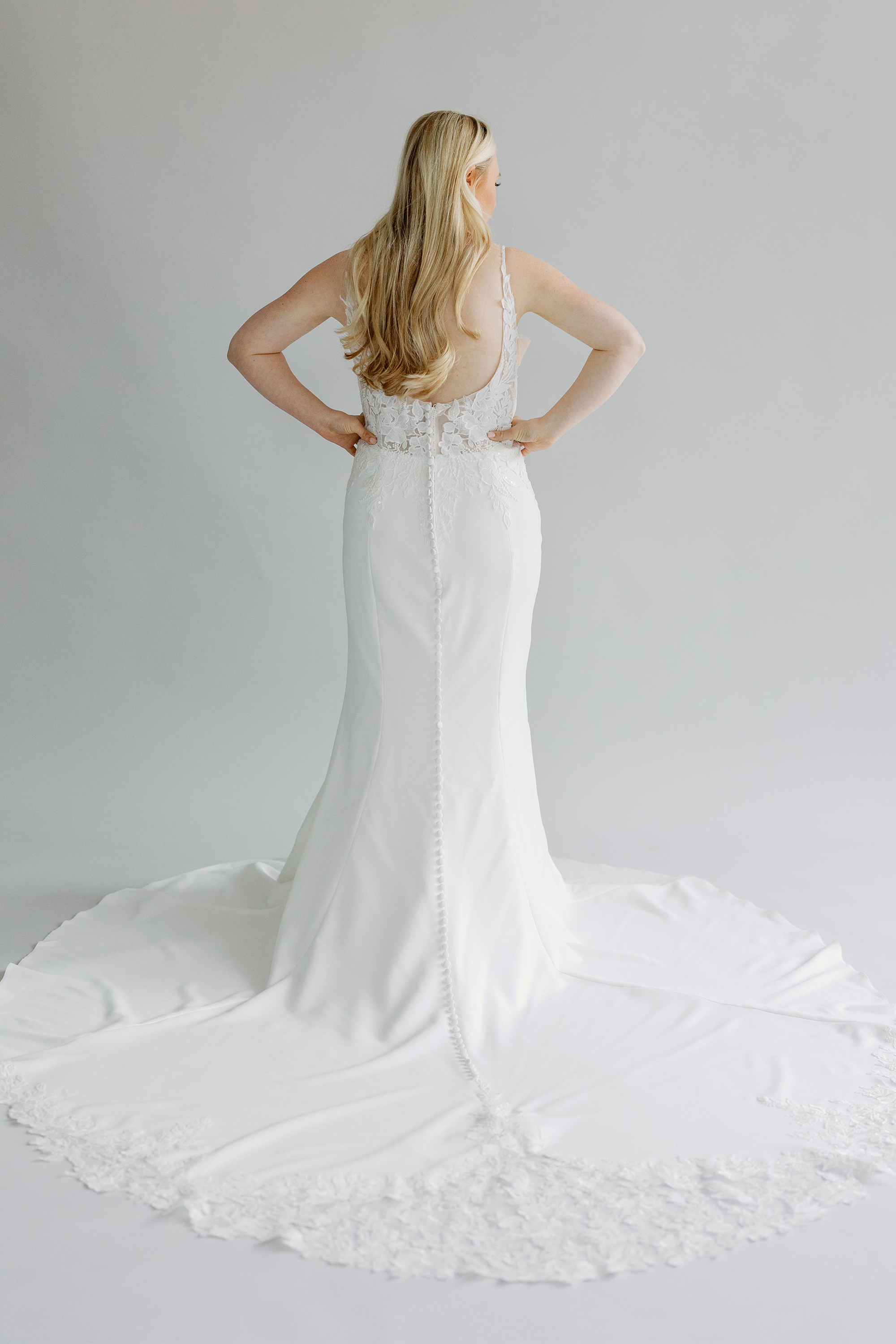 Everley: Lace and Crepe Fit and Flare Wedding Dress with Slit | Justin ...