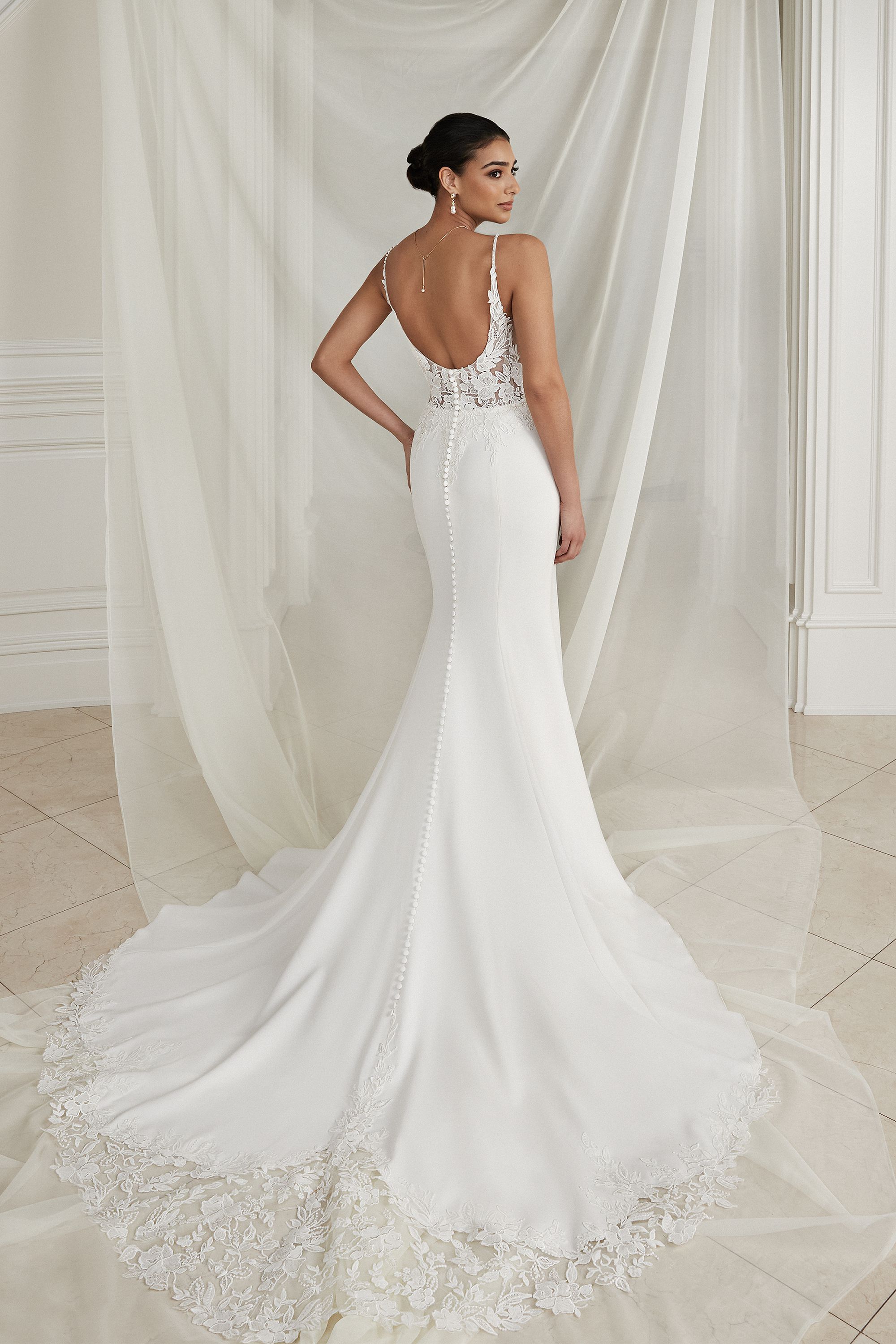 Everley: Lace and Crepe Fit and Flare Wedding Dress with Slit | Justin ...